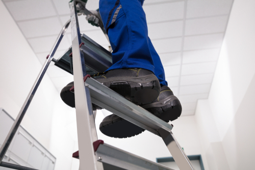 Ladder Safety Tips to Prevent Workplace Injuries - Facilities ...