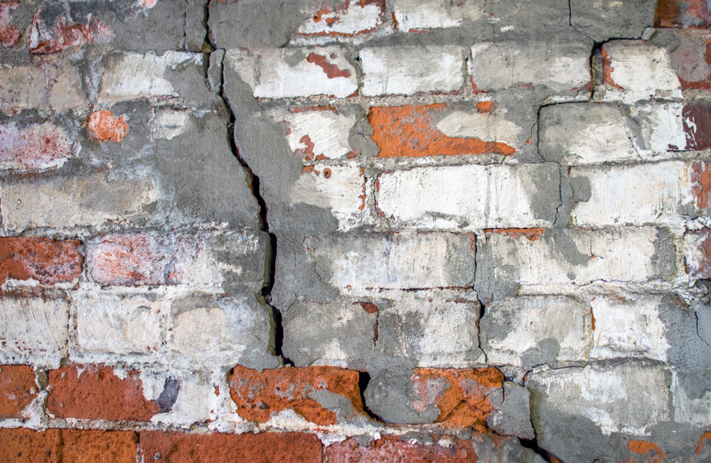 10 Warning Signs of Foundation Problems - Facilities Management Advisor